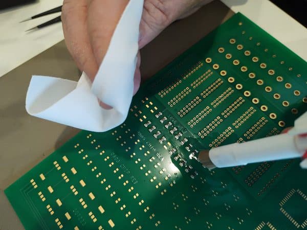 Cleaning of PCB (printed circuit board) - PIEK